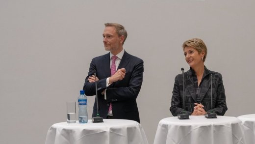 Nebelspalter | Christian Lindner und Karin Keller-Suter brillieren am IWP, Teil 2